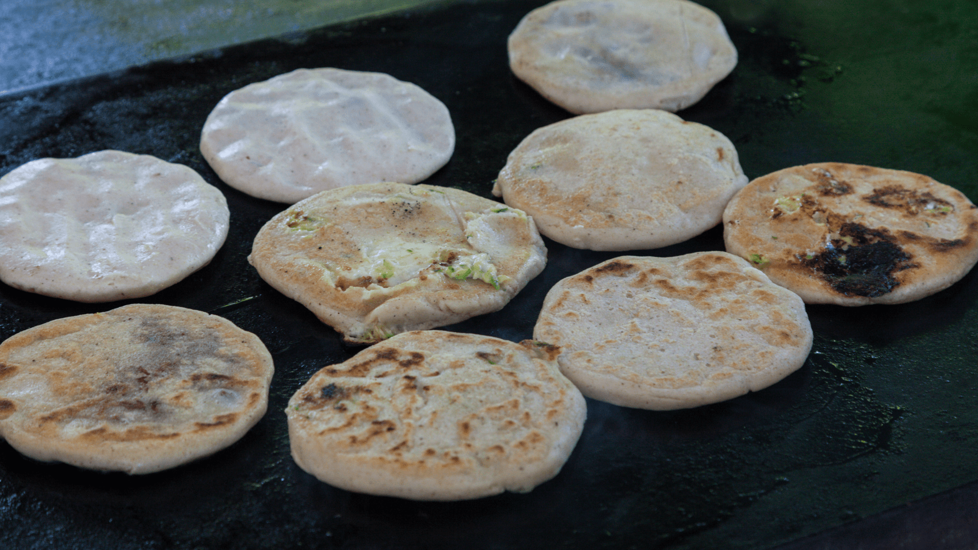 Pupusas, the most popular dish from El Salvador - Rio Grande